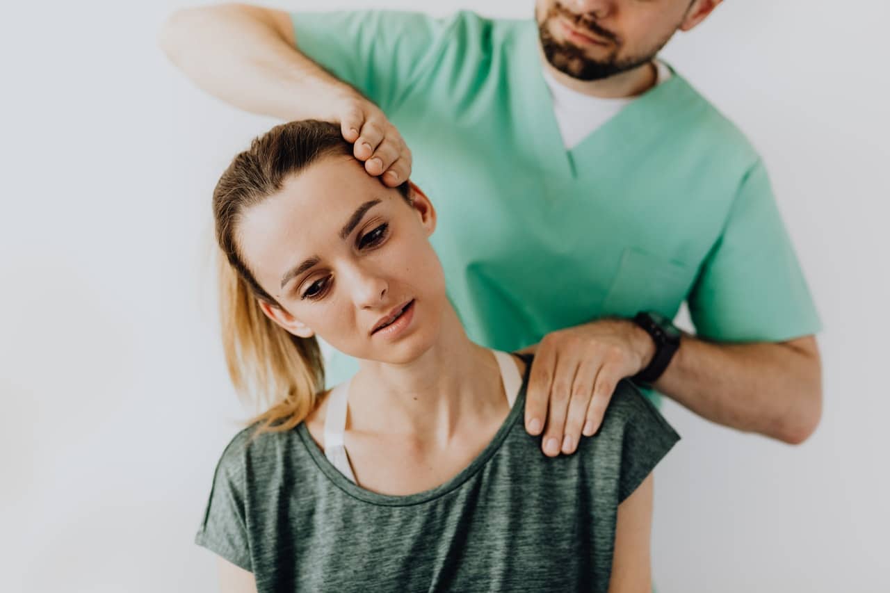 Cervicale infiammata: esercizi e rimedi per lenire il dolore